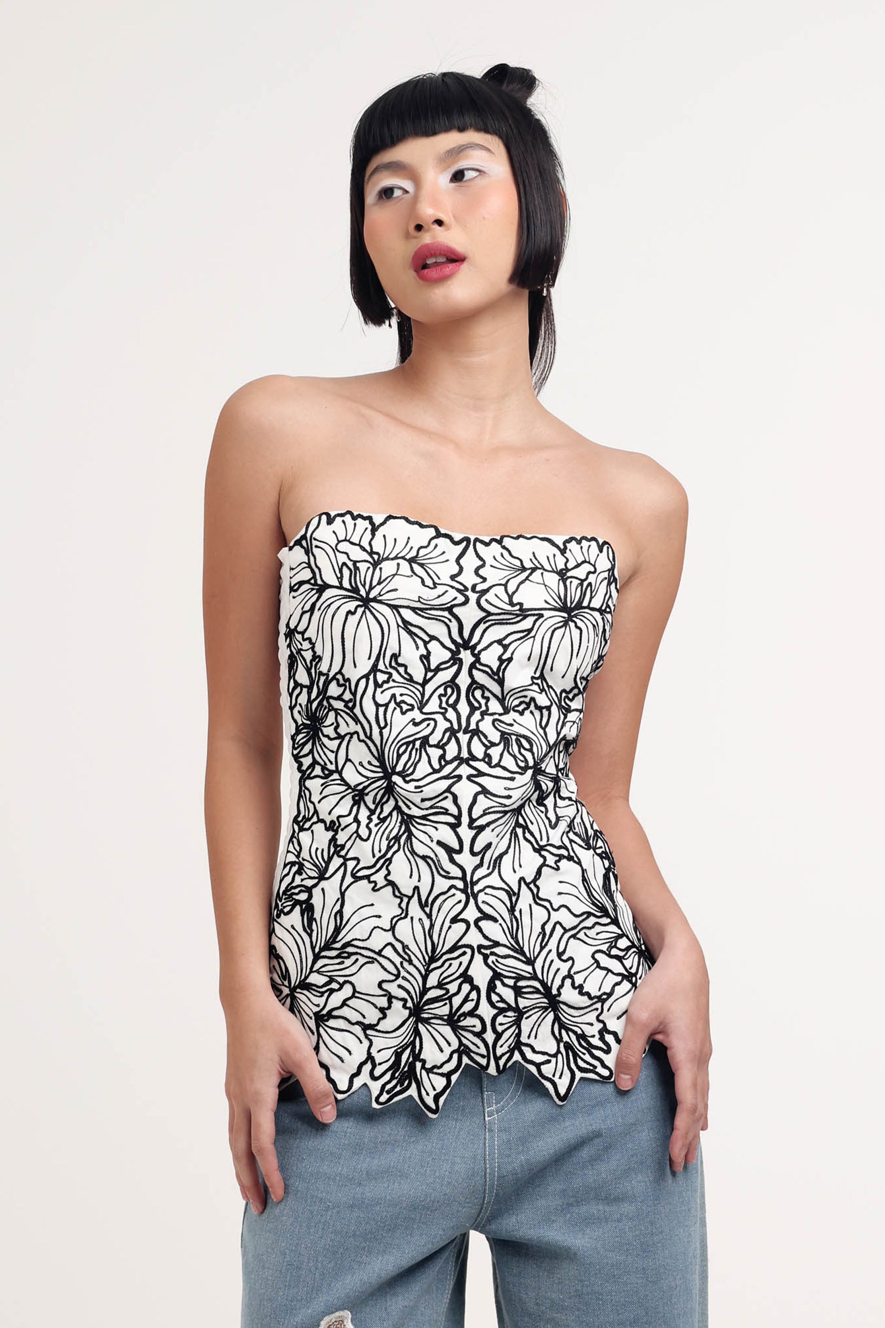 Blooming Lace Top in Black and White – Suedeson